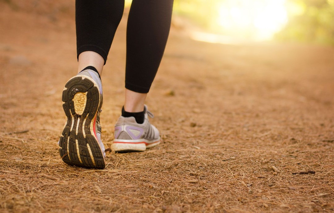 How Long Does It Take to Walk 2.5 Miles by Age and Pace? | Verywell Shape